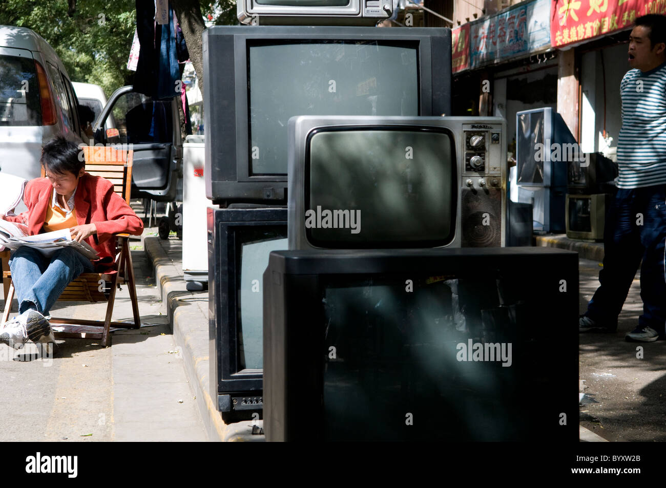 Old television sets hi-res stock photography and images - Alamy