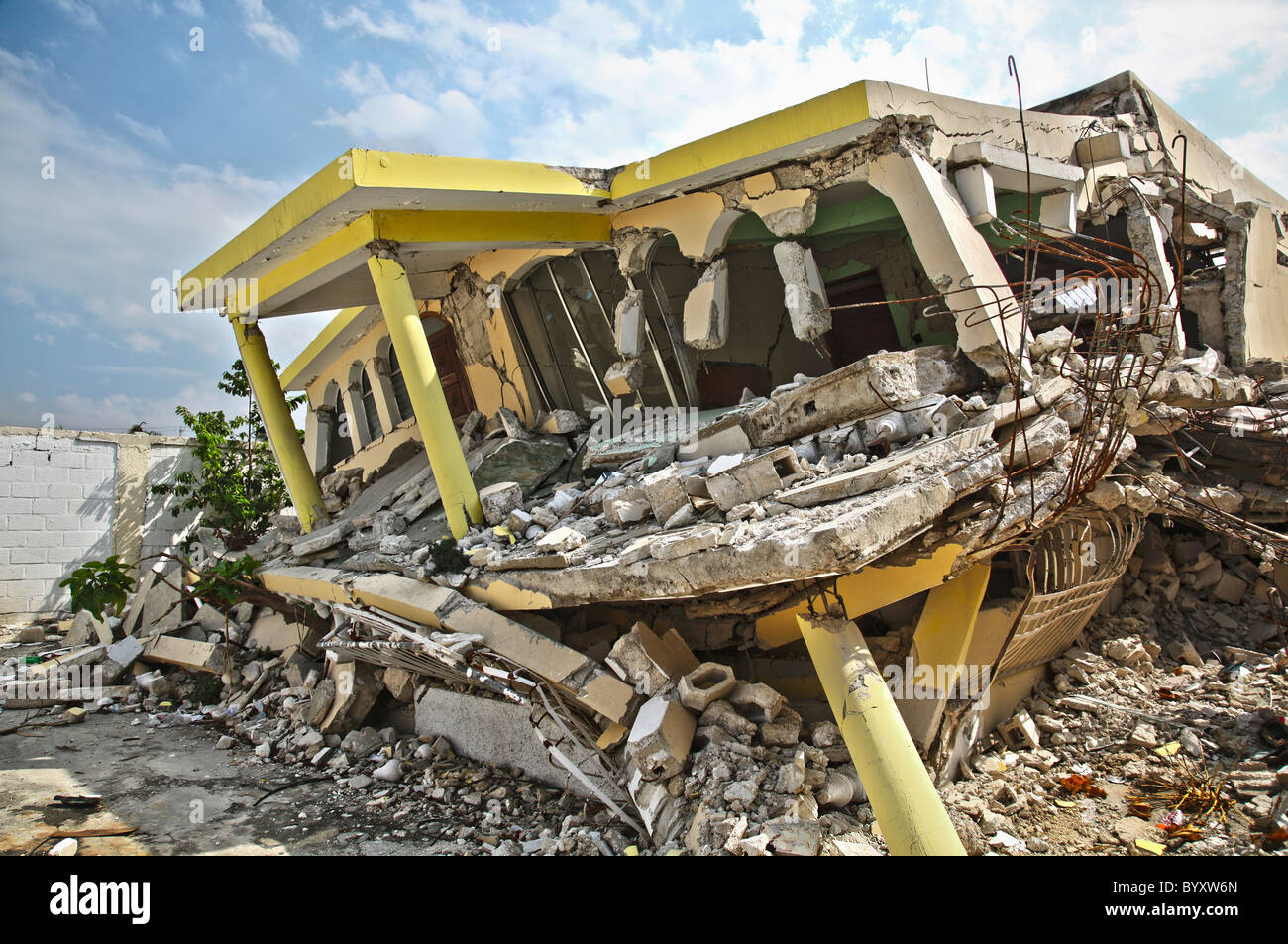 a collapsed building from the earthquake; port-au-prince, haiti Stock ...