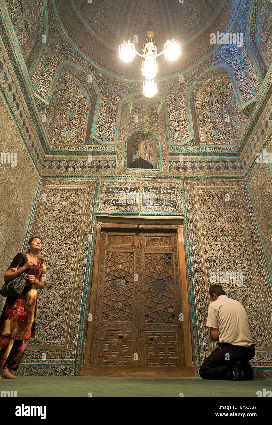 Prayers at Pahlavan Mahmud Mausoleum, Khiva, Uzbekistan Stock Photo - Alamy