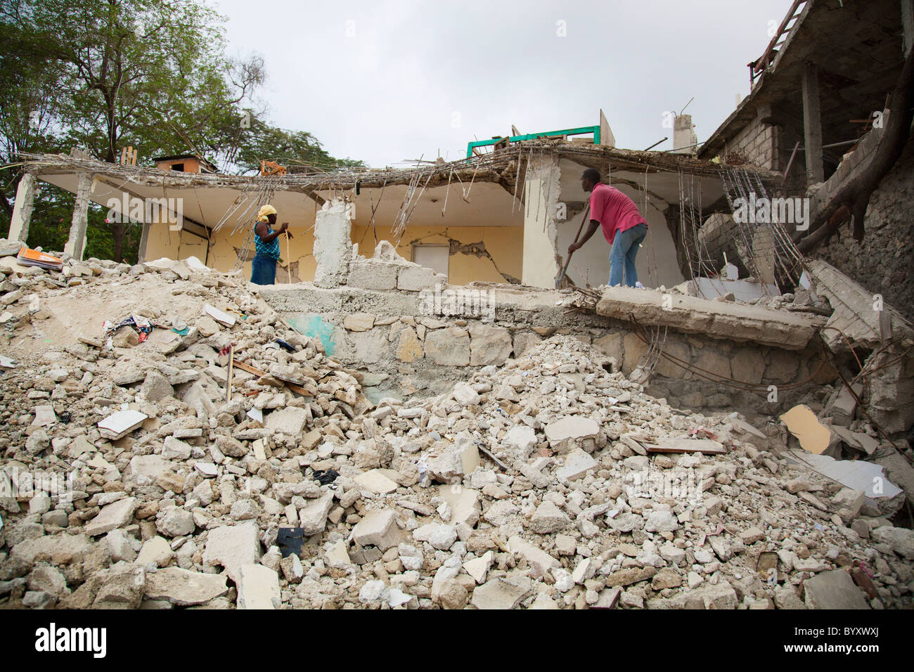 Earthquake aftermath clean home hi-res stock photography and images - Alamy