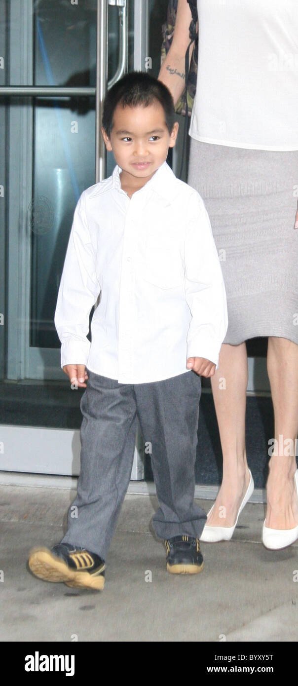 Angelina Jolie picks up Maddox Jolie-Pitt from Lycee Francais School ...