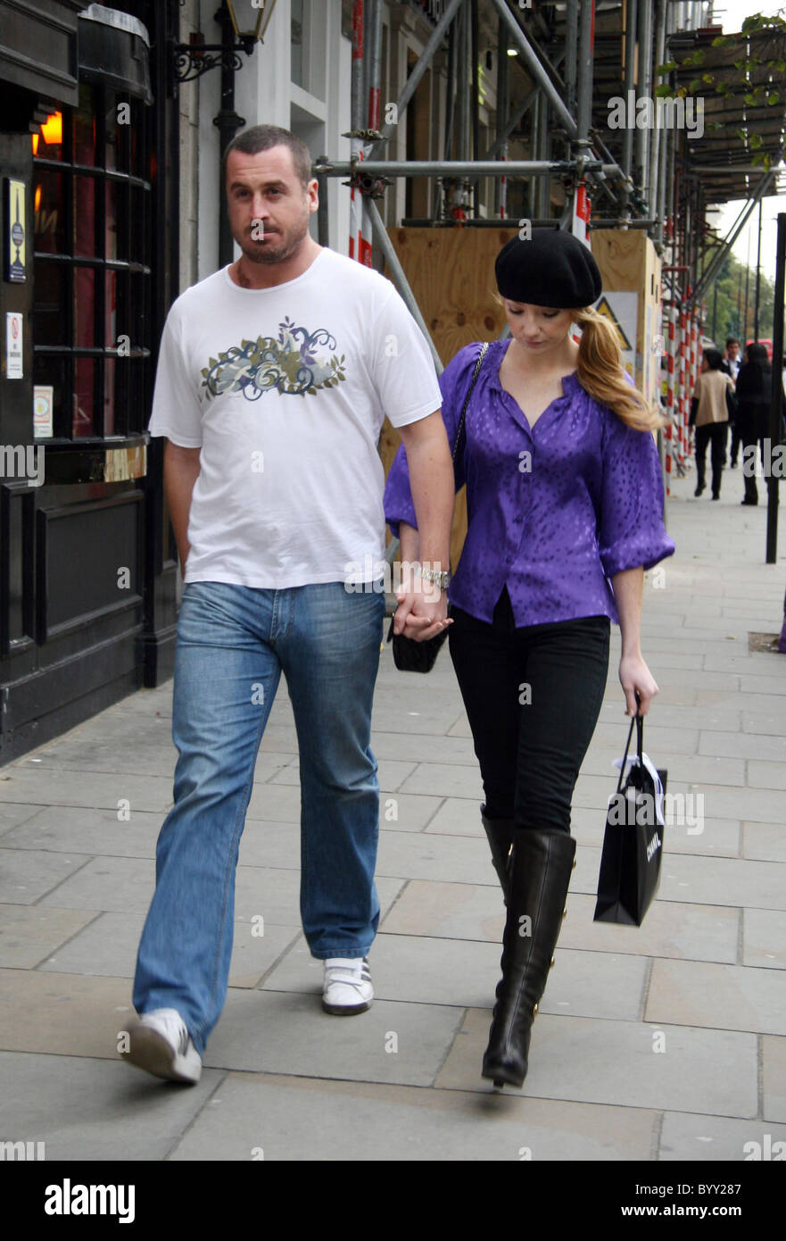 GIRLS ALOUD SINGER TO MARRY GIRLS ALOUD beauty NICOLA ROBERTS is set to ...