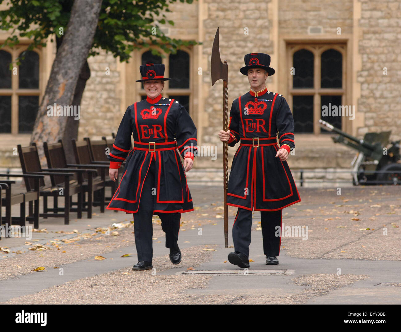 Moira cameron first female beefeater hi-res stock photography and ...