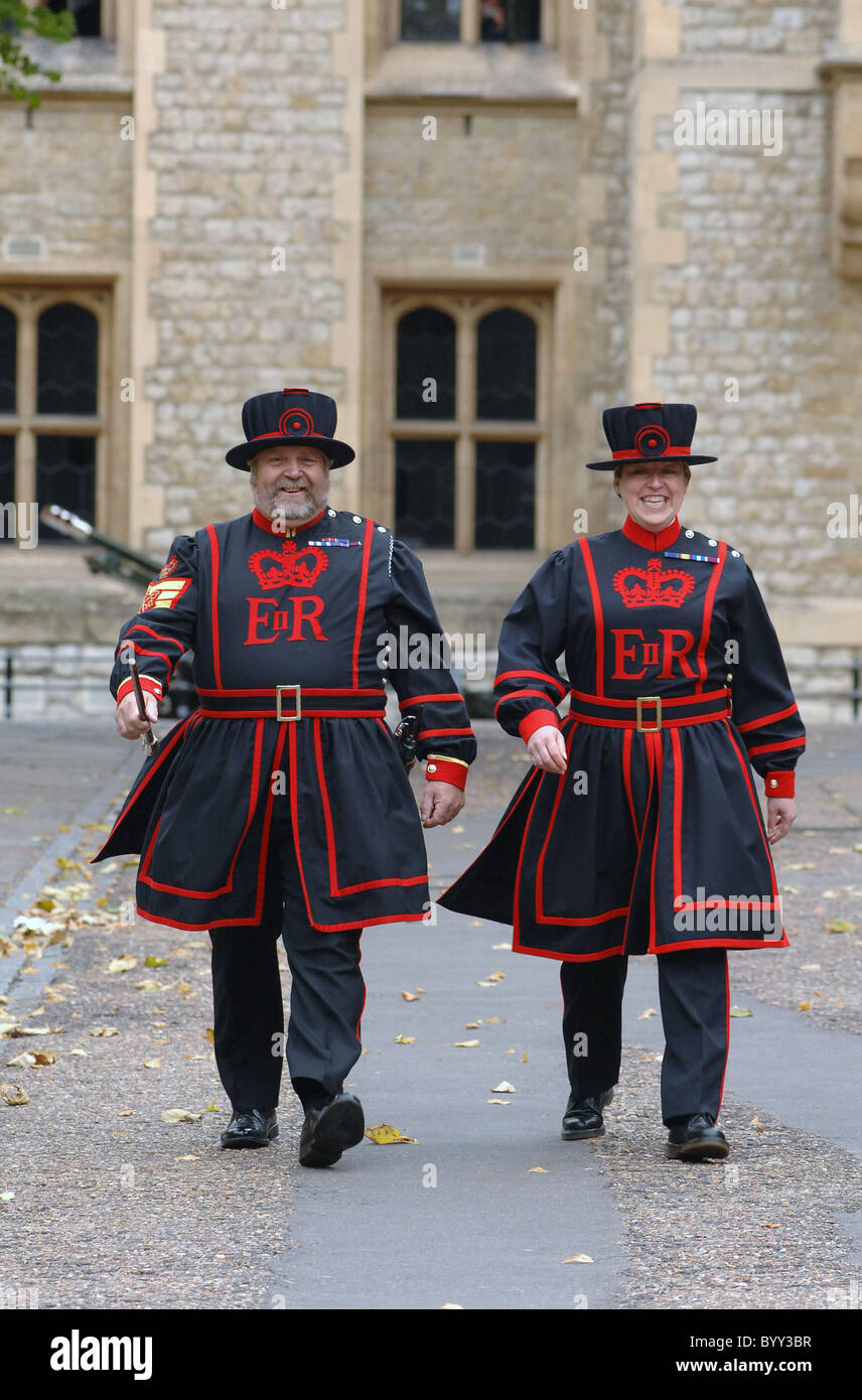 Moira cameron first female beefeater hi-res stock photography and ...