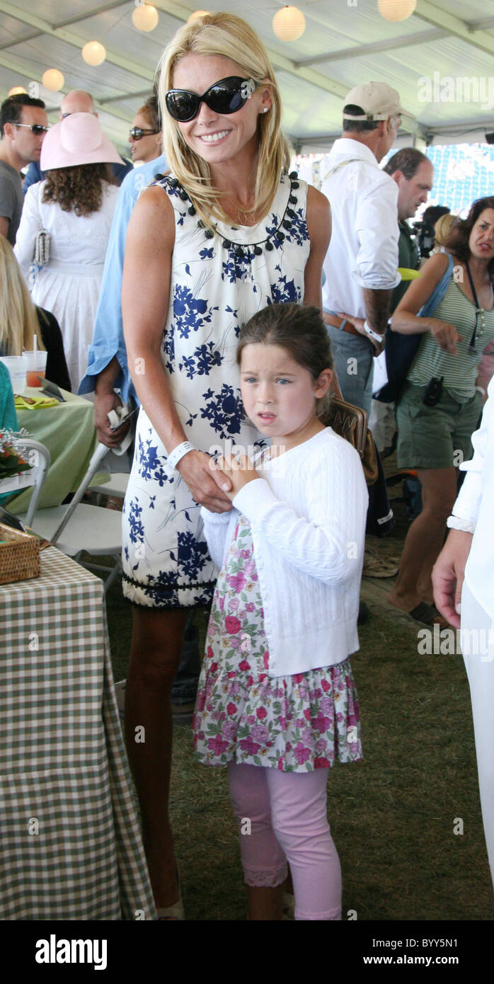 Kelly ripa hampton classic horse hi-res stock photography and images ...