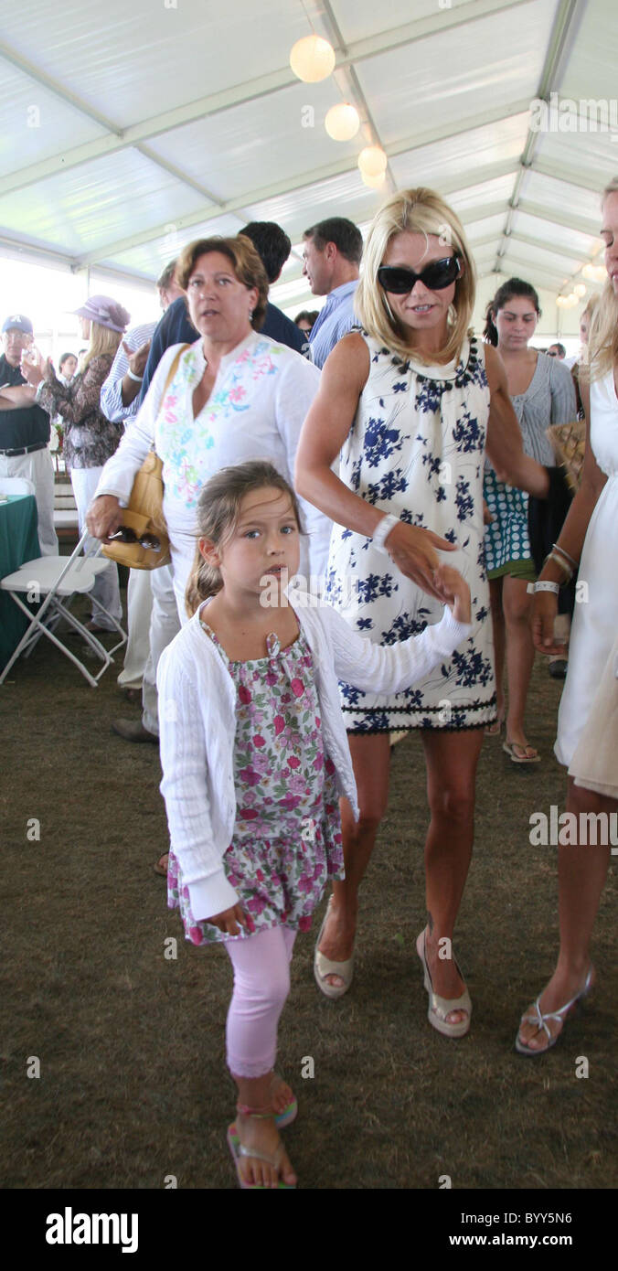 Kelly ripa hampton classic horse hi-res stock photography and images ...