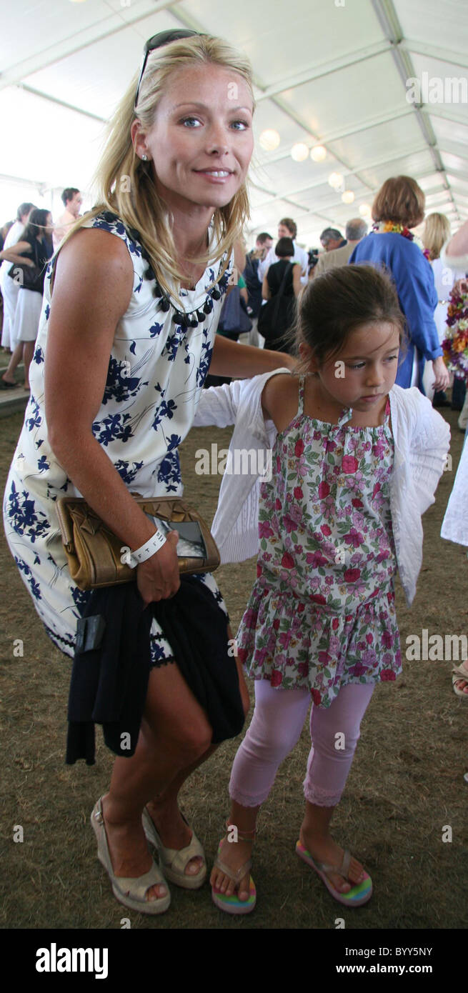 Kelly ripa hampton classic horse hi-res stock photography and images ...
