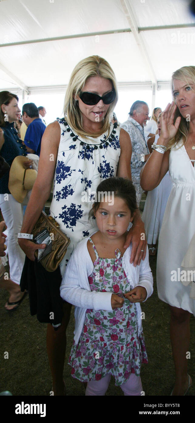 Kelly ripa hampton classic horse hi-res stock photography and images ...