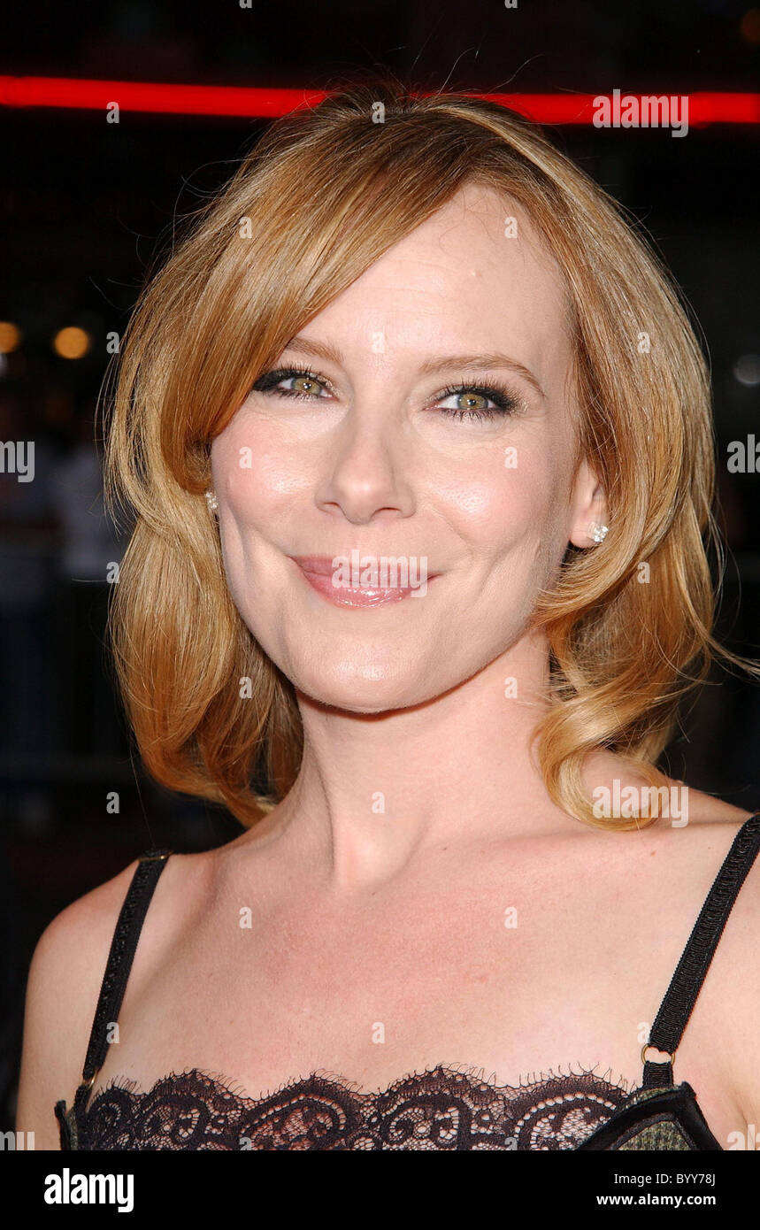 Amy Ryan Los Angeles premiere of 'Gone Baby Gone' held at the Mann ...