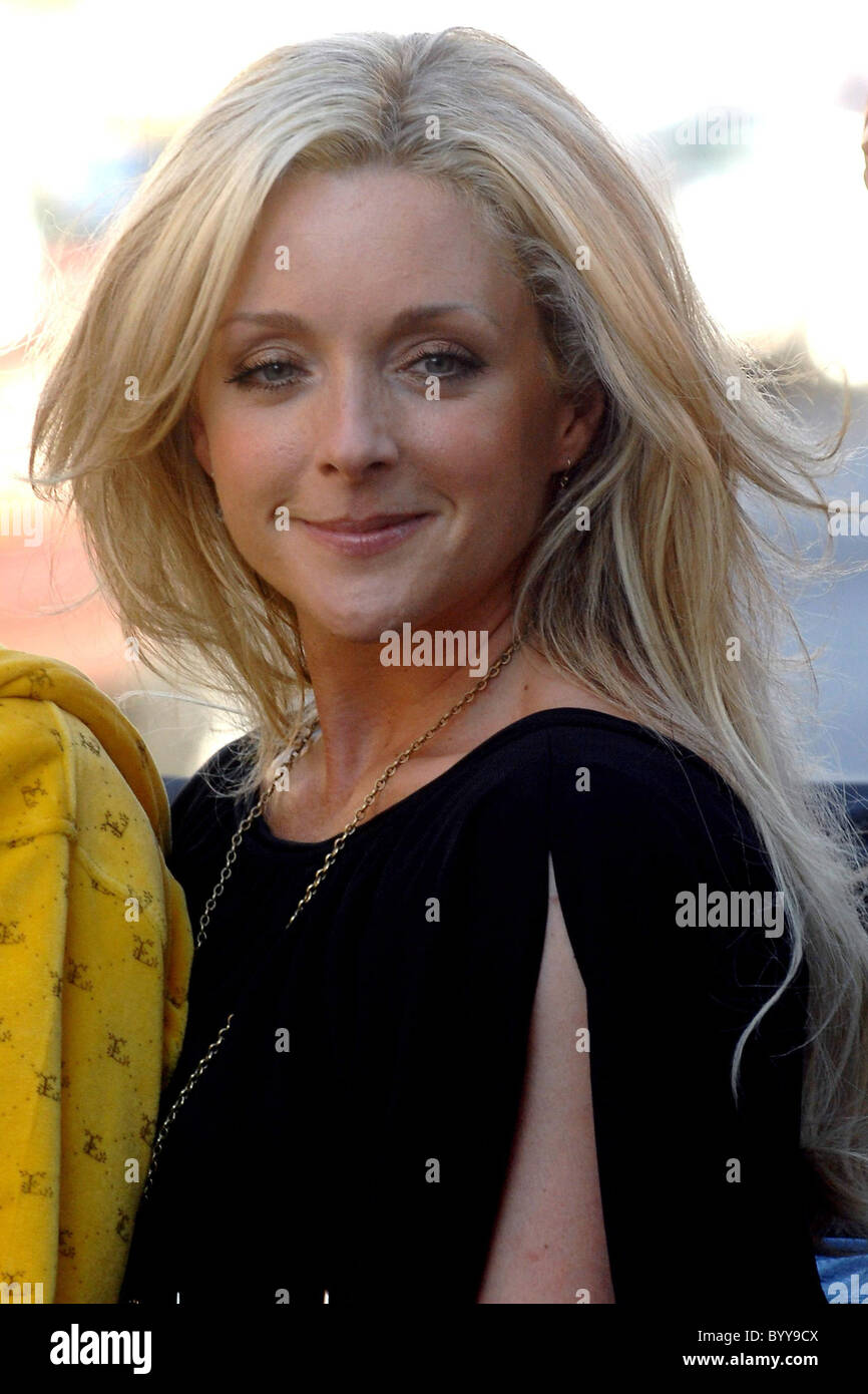 Jane Krakowski takes a break during an "Entertainment Weekly Magazine ...
