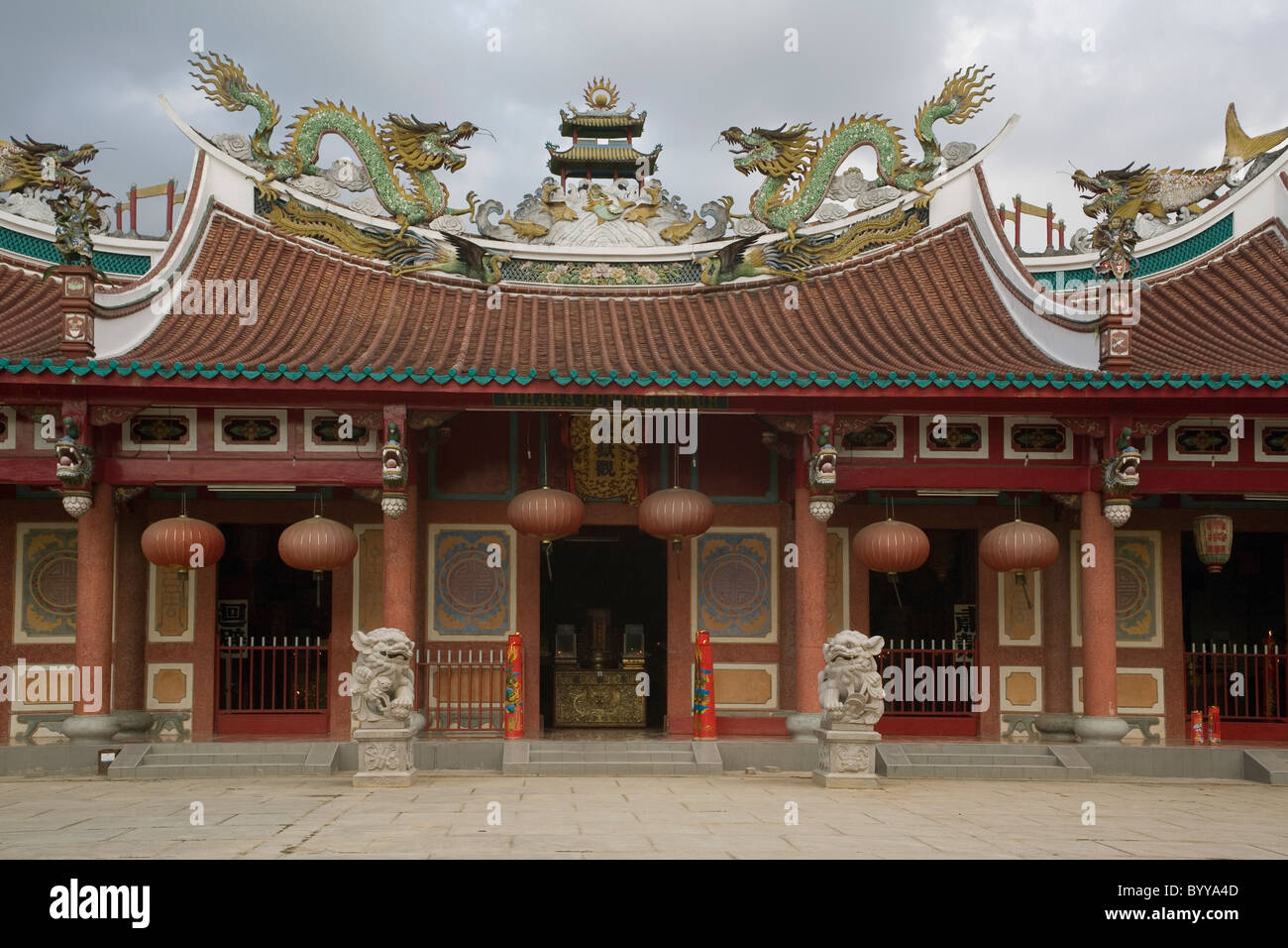 Indonesia Sumatra Medan Chinese Buddhist temple Stock Photo - Alamy