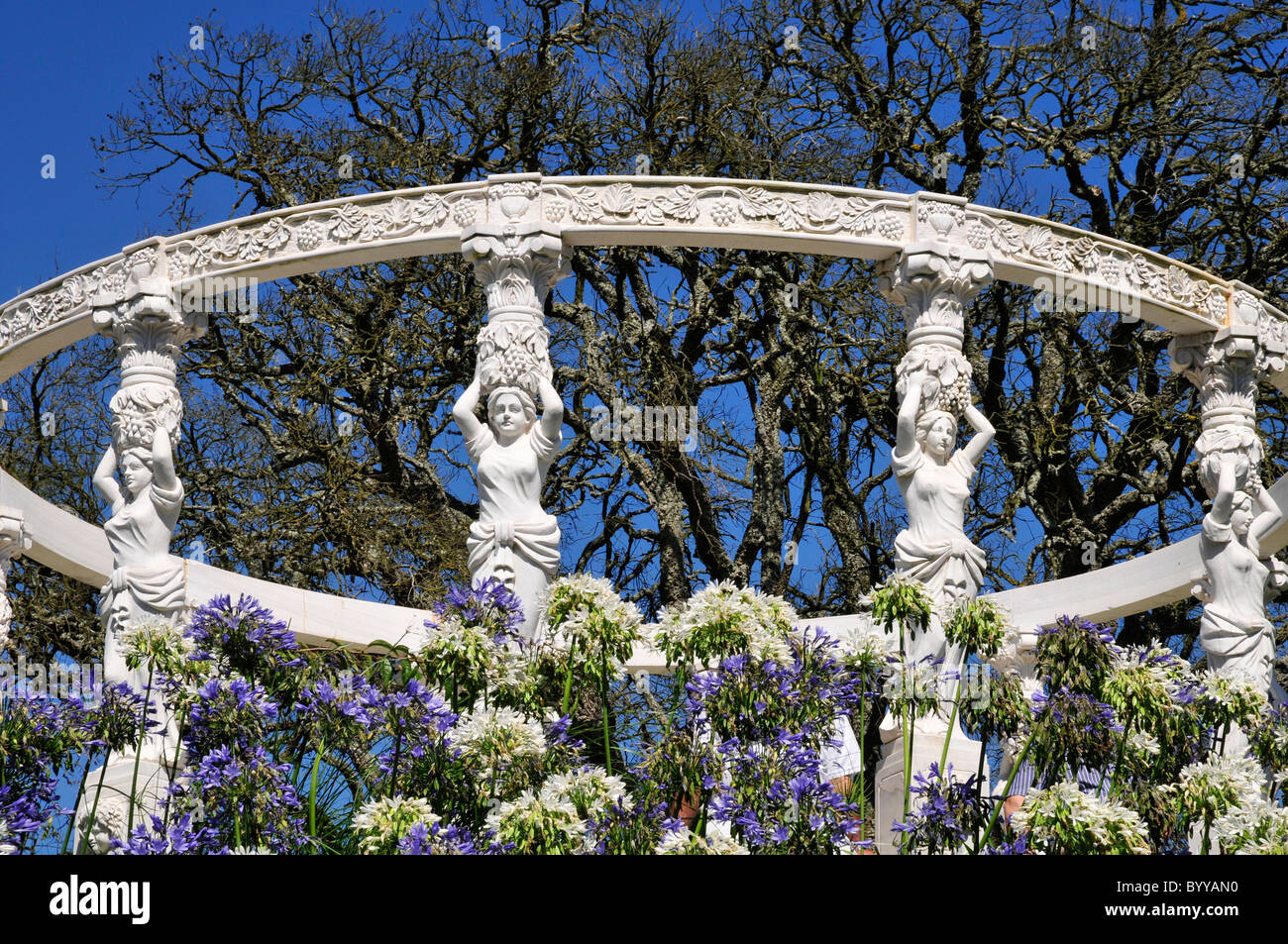 Circle of statues of female figures, Quinta dos Loridos, Bombarral ...