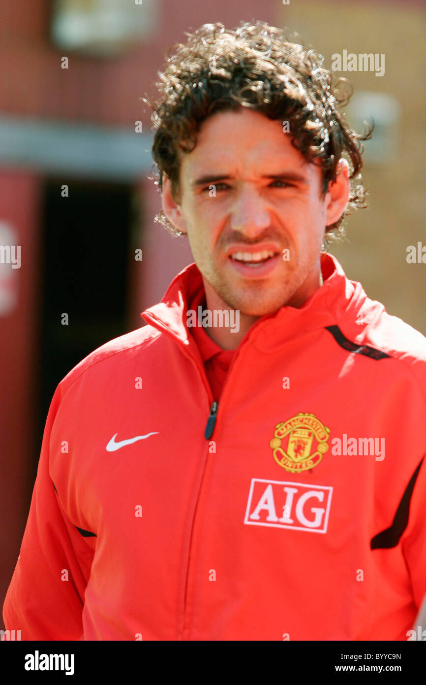 Owen Hargreaves Manchester United players arrive at Old Trafford to ...