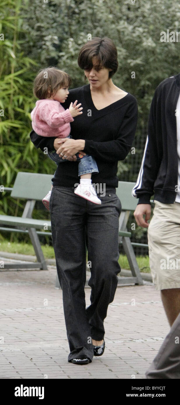 Tom Cruise and Katie Holmes take daughter Suri and Tom´s sister Cass to ...
