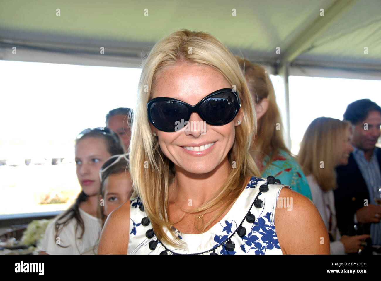 Kelly ripa hampton classic horse hi-res stock photography and images ...