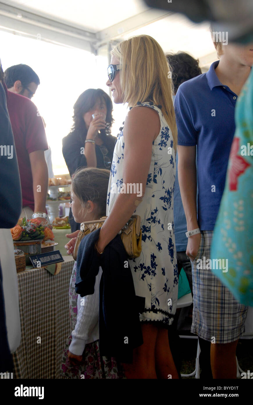 Kelly ripa hampton classic horse hi-res stock photography and images ...