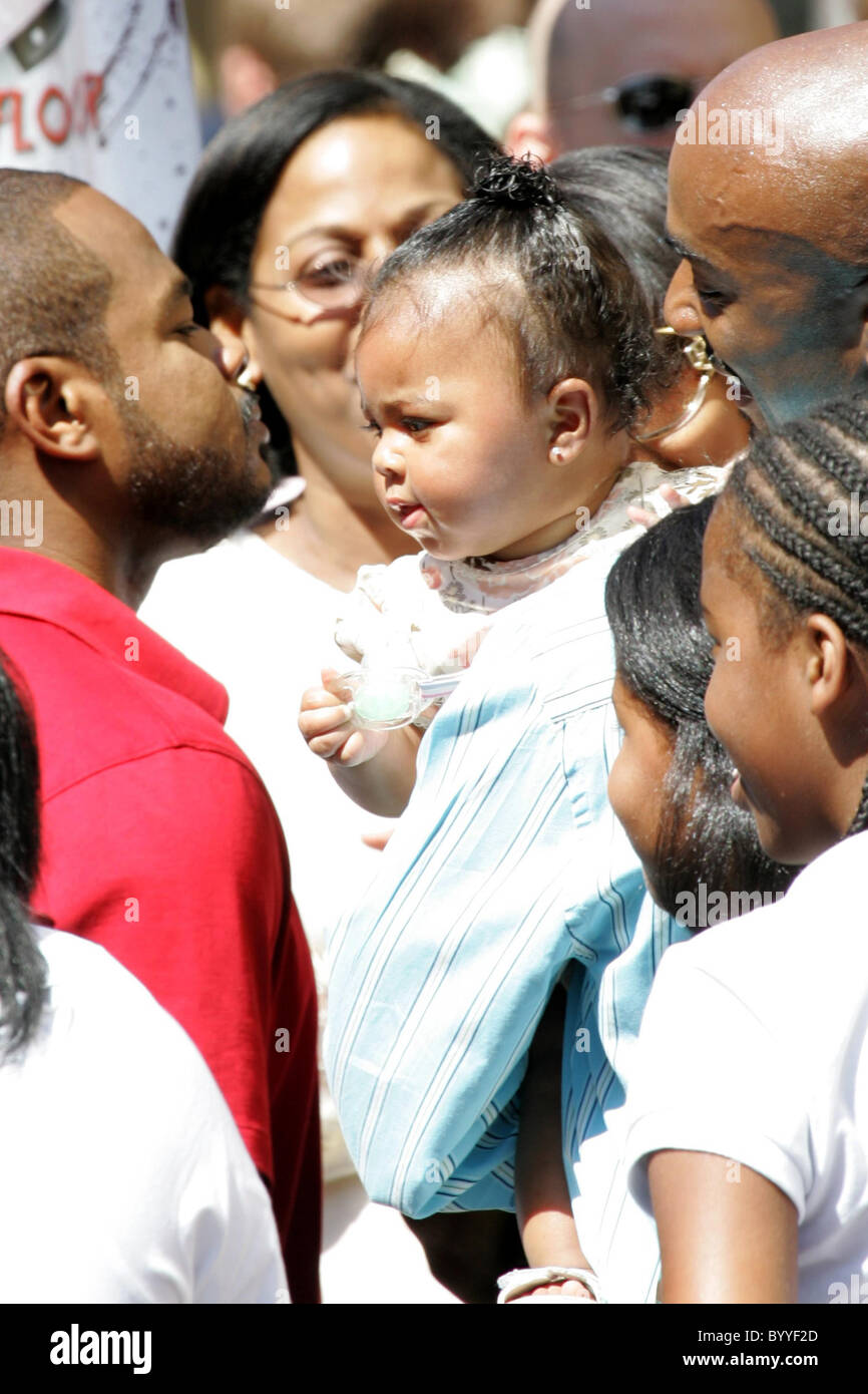 Jamie Foxx with his family on Hollywood Boulevard, before attending a ...