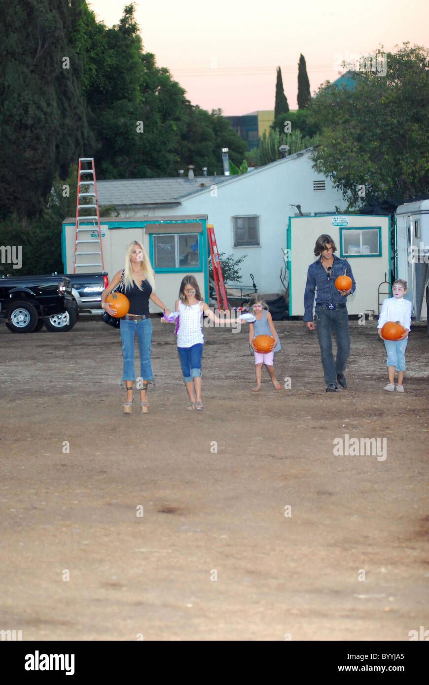 Shauna Sand with her children Alexandra, Victoria and Isabella Lorenzoa ...