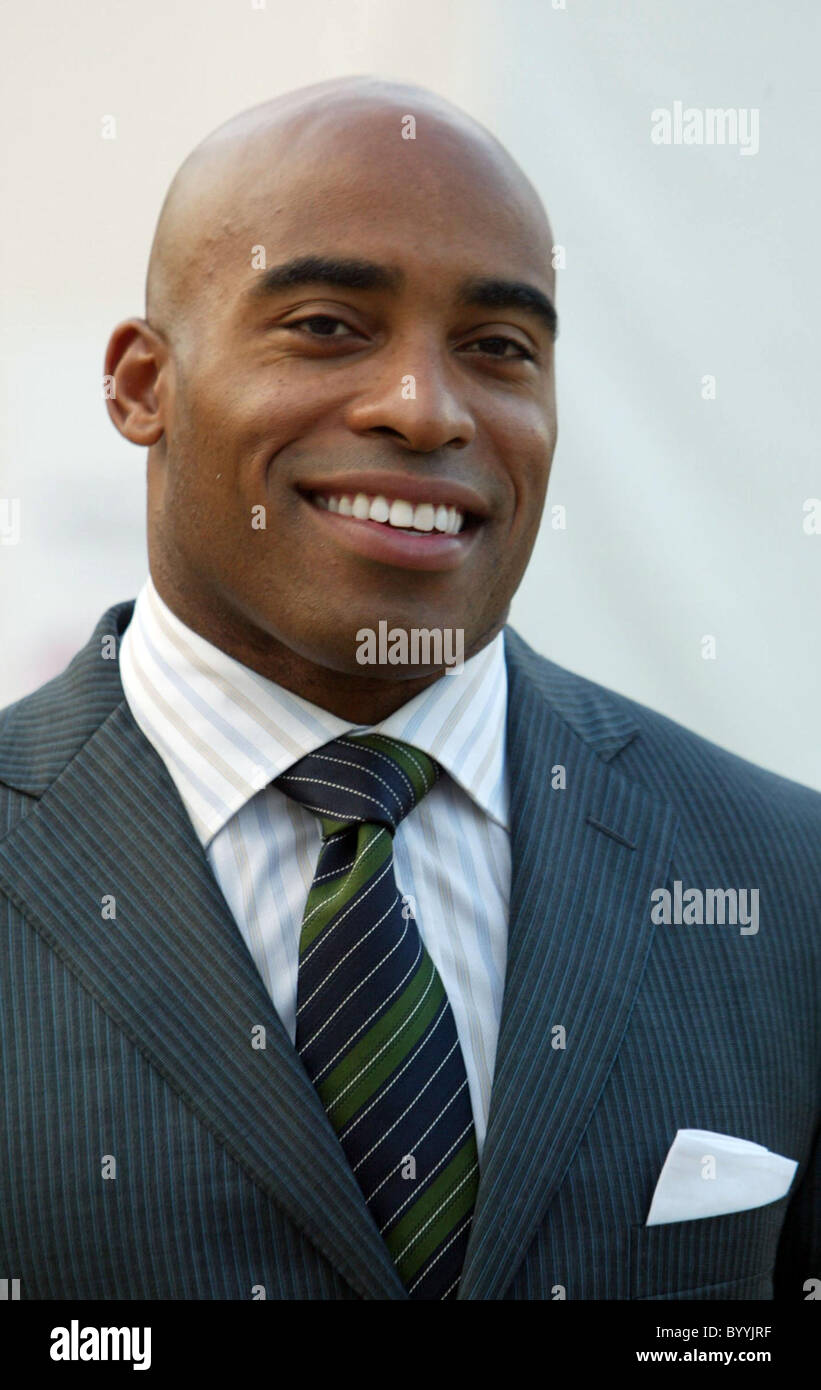 Tiki Barber Launch of the Above and Beyond award initiative for ...