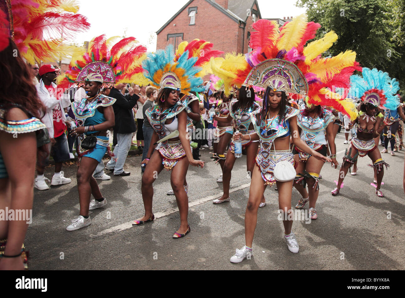 Dancers dancing parade hi-res stock photography and images - Alamy