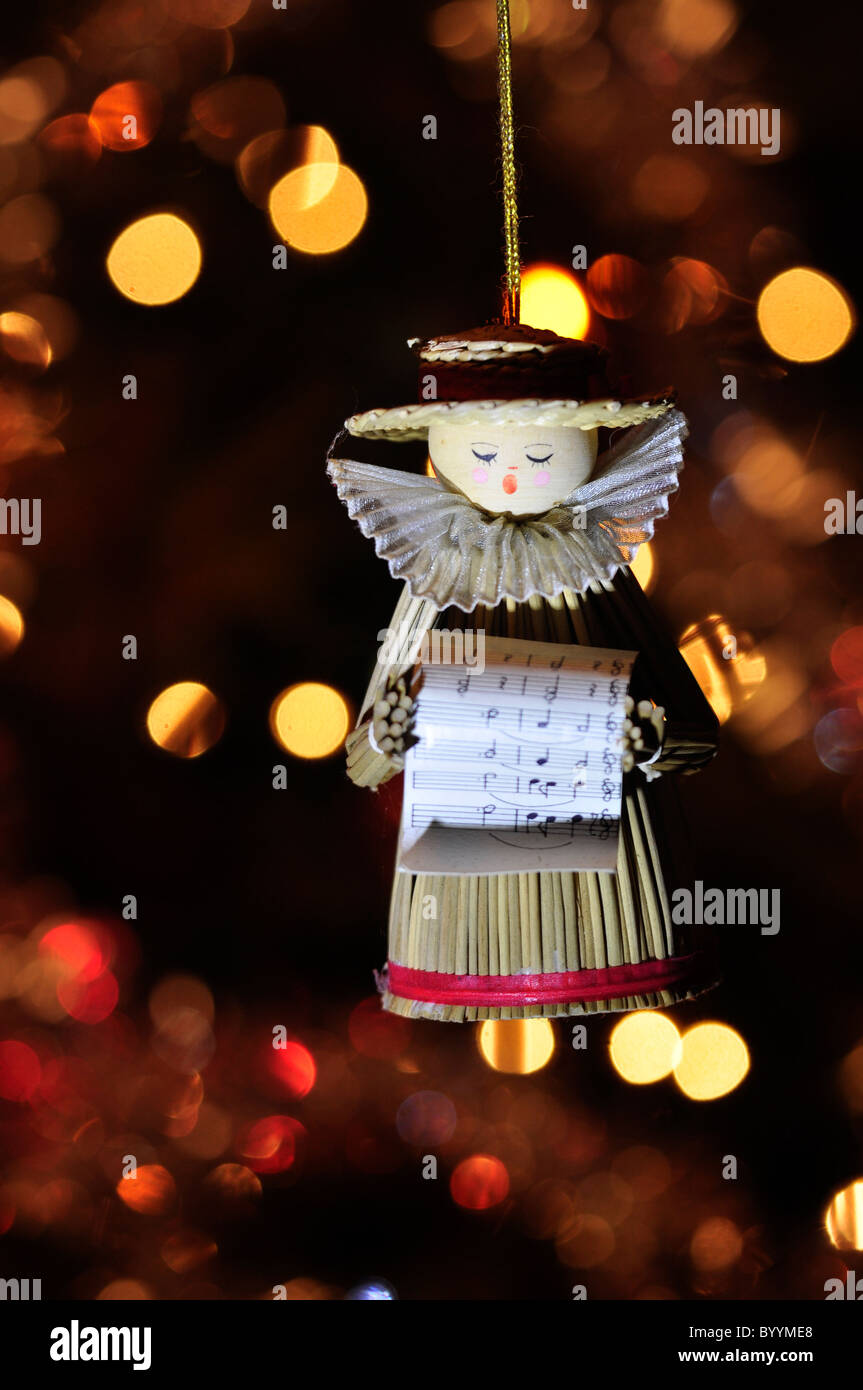 Christmas singer hi-res stock photography and images - Alamy