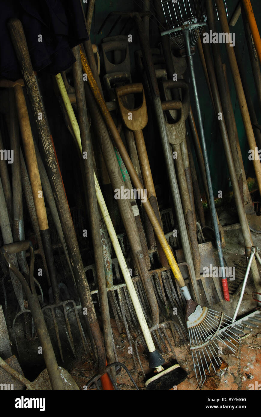 Spades and brushes hi-res stock photography and images - Alamy