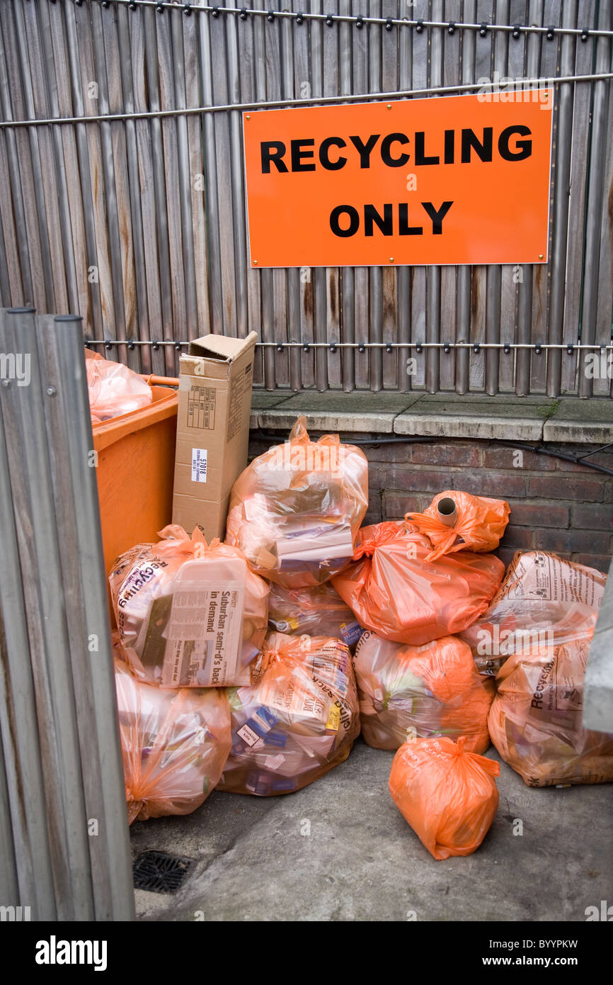Recycling point london hi-res stock photography and images - Alamy