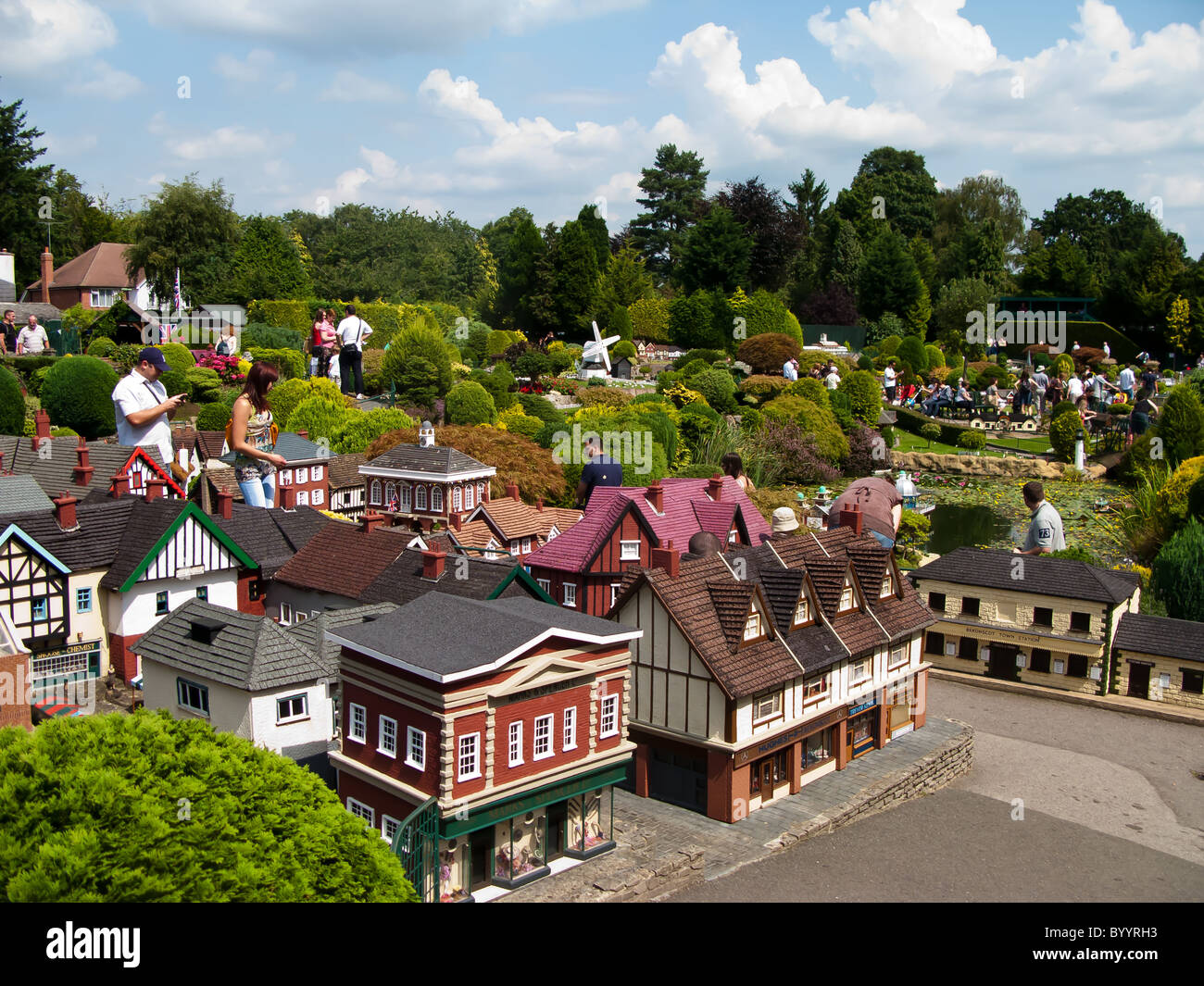 Bekonscot Model Village in miniature Beaconsfield, Buckinghamshire ...