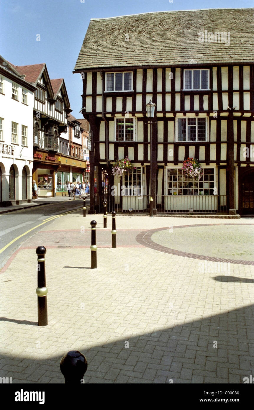 July 1996: Market square, Black and white building, Evesham ...