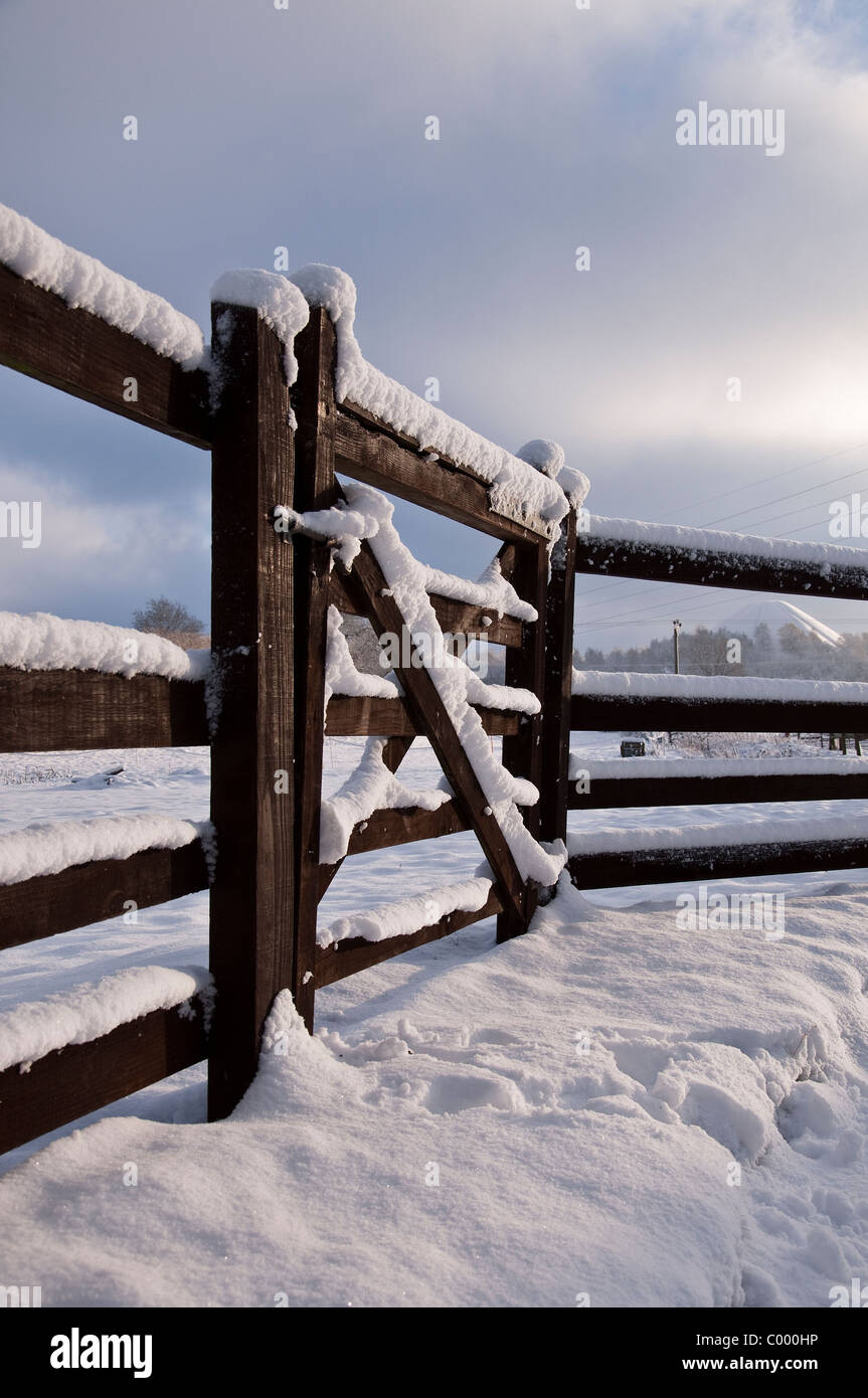 Foot path gate hi-res stock photography and images - Alamy