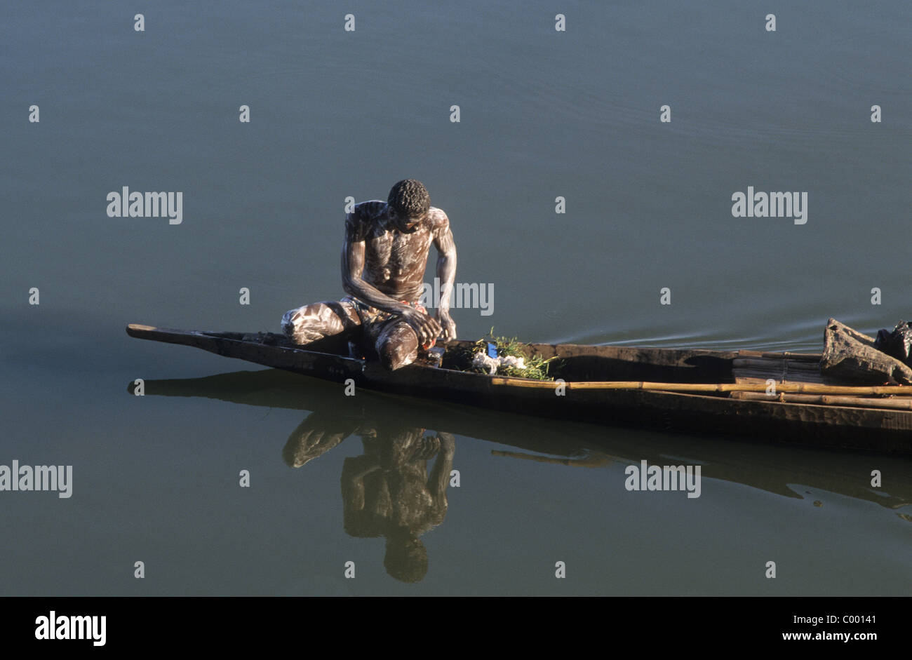 Africain pirogue hi-res stock photography and images - Alamy