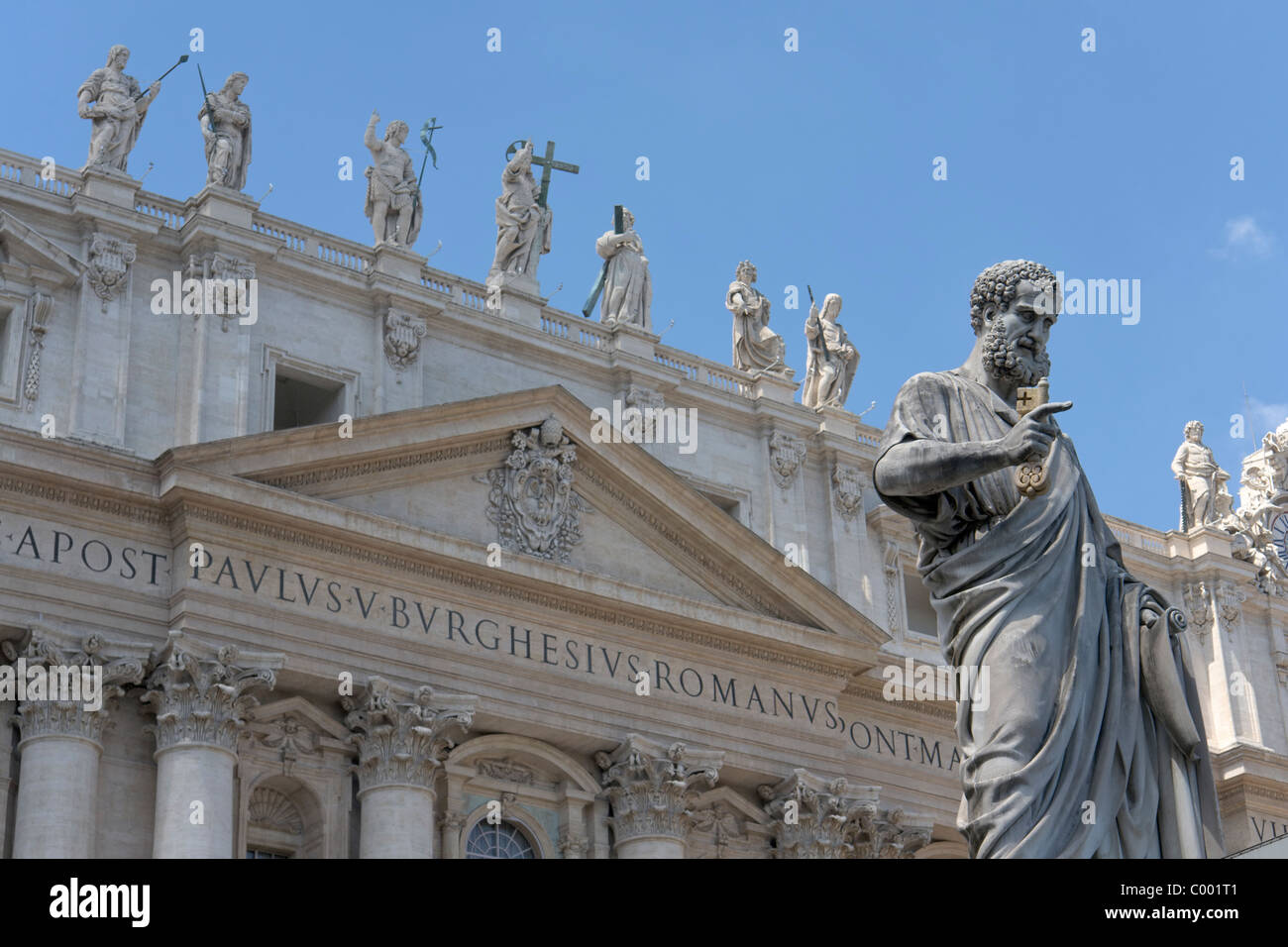 Saint Peter statue and St Peter's basilica Stock Photo - Alamy