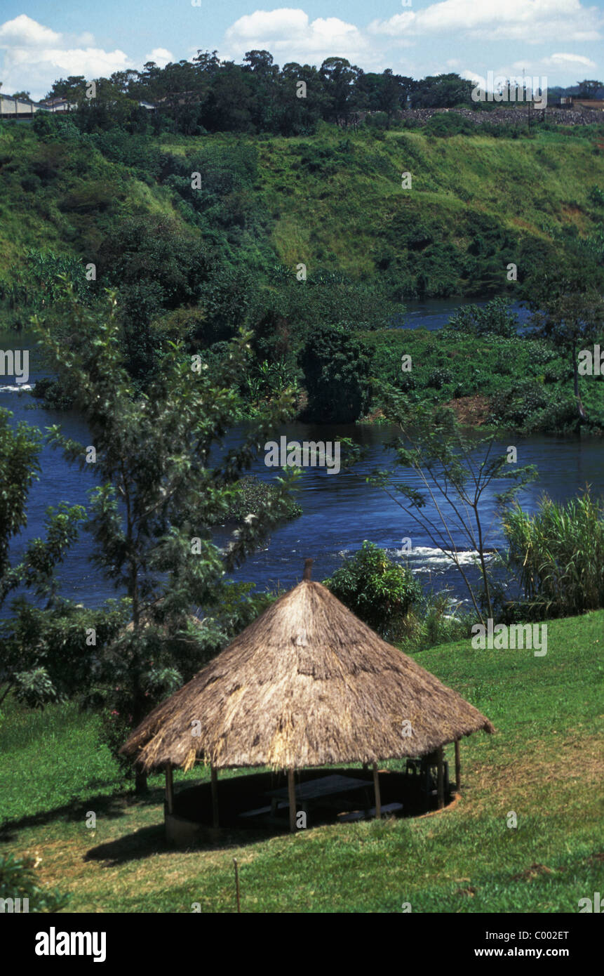 Hut with grass roof hi-res stock photography and images - Alamy