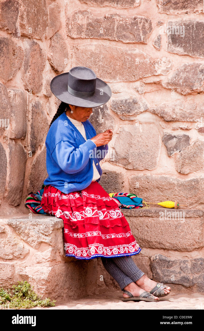 Bolivian dress hi-res stock photography and images - Alamy
