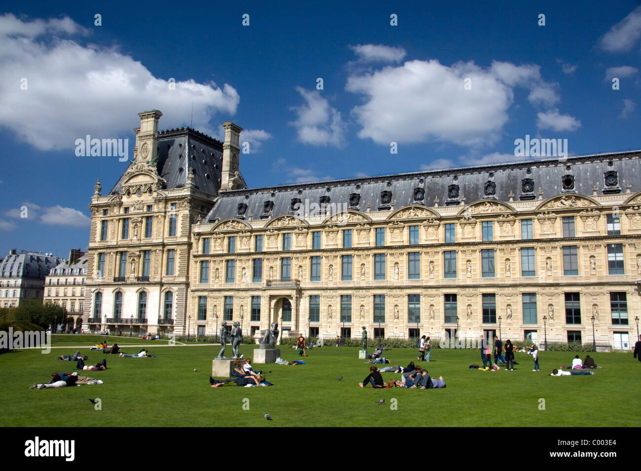 Tuileries garden louvre museum hi-res stock photography and images - Alamy