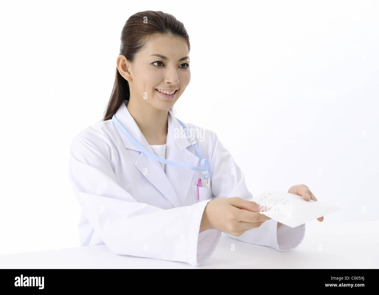 Pharmacist holding out an envelope for drug Stock Photo - Alamy