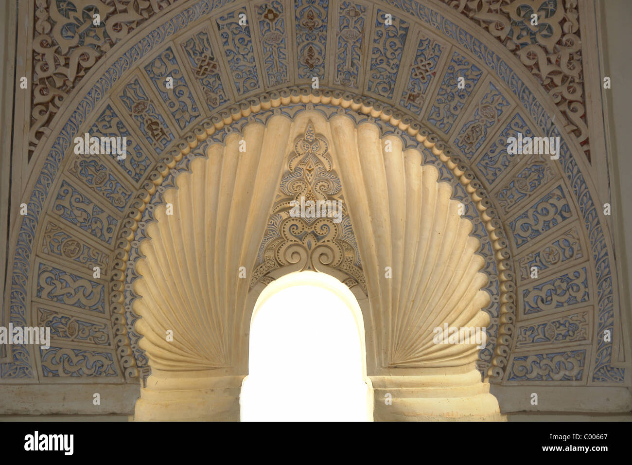 Moorish (Islamic-Spanish) architecture decorative archway Stock Photo ...