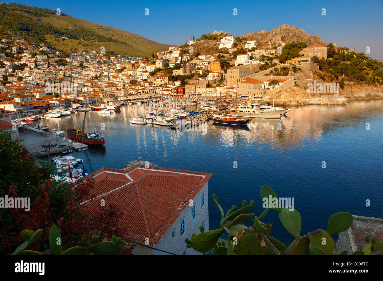 The historic port of Hydra, Greek Saronic Islands Stock Photo - Alamy