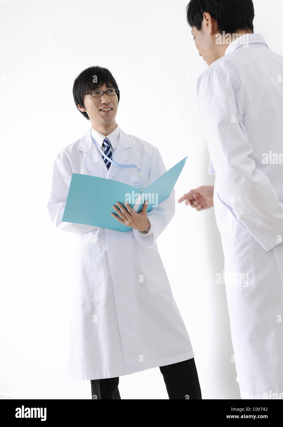 Lab workers talking Stock Photo - Alamy