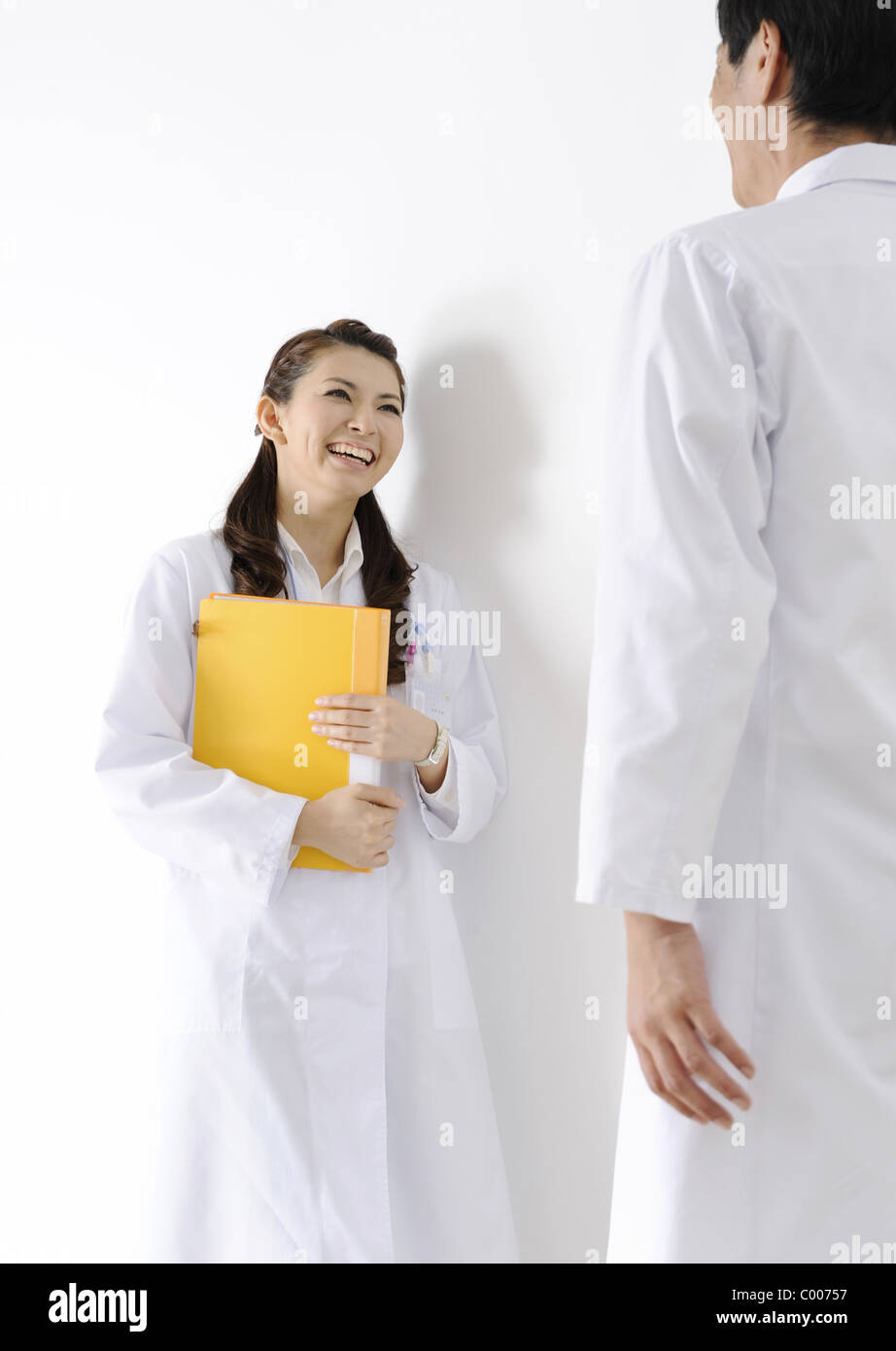 Lab workers talking Stock Photo - Alamy