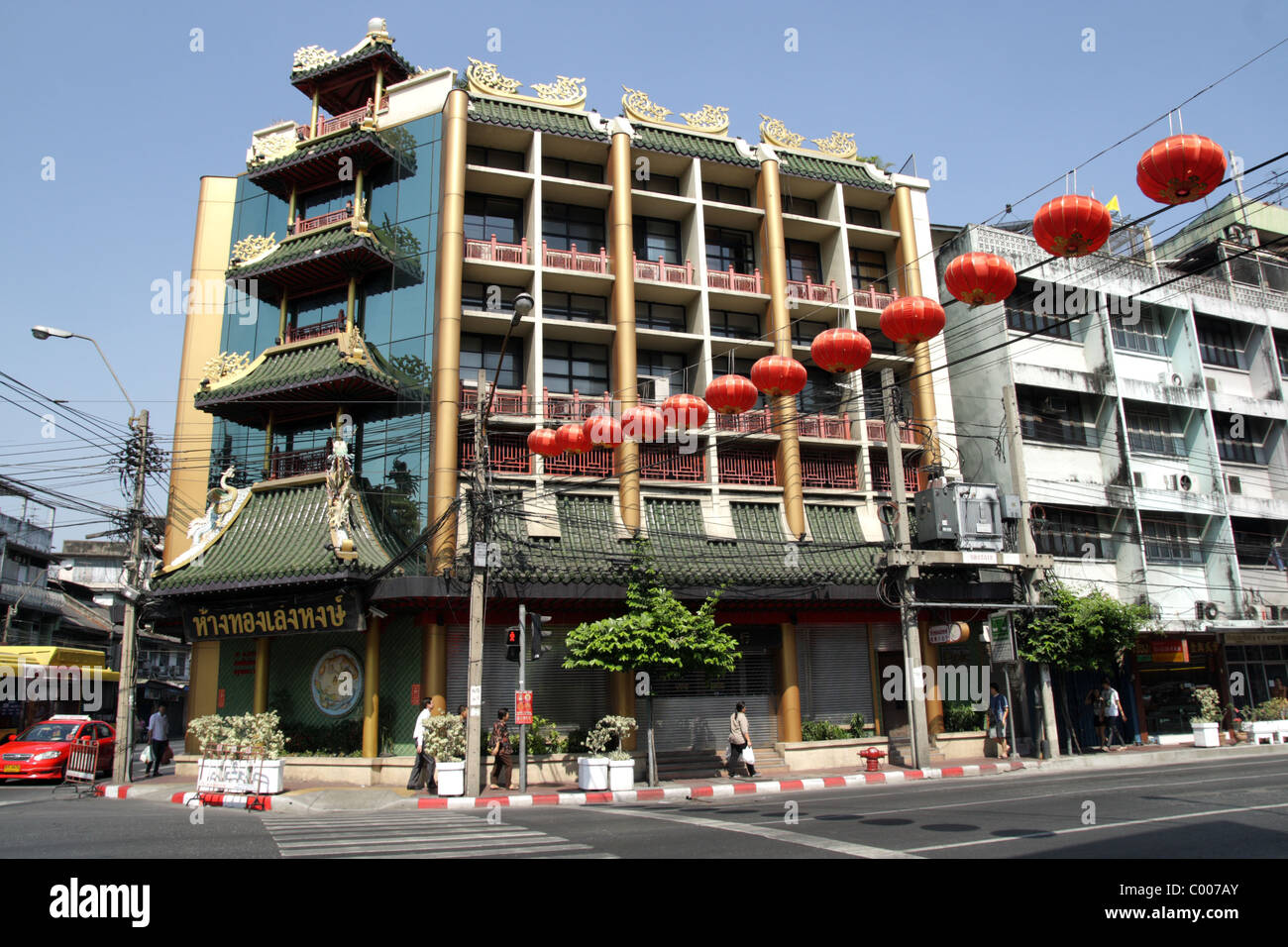 Building on street in Bangkok's Chinatown , Thailand Stock Photo - Alamy