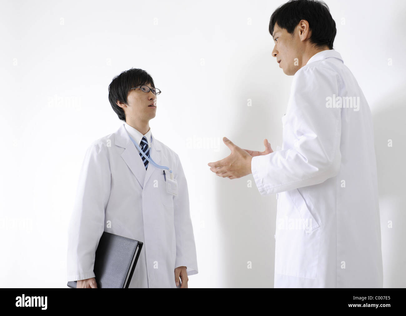 Lab workers talking Stock Photo - Alamy