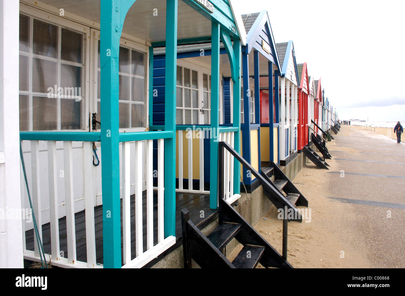 Brightly painted beach huts southwold hi-res stock photography and ...