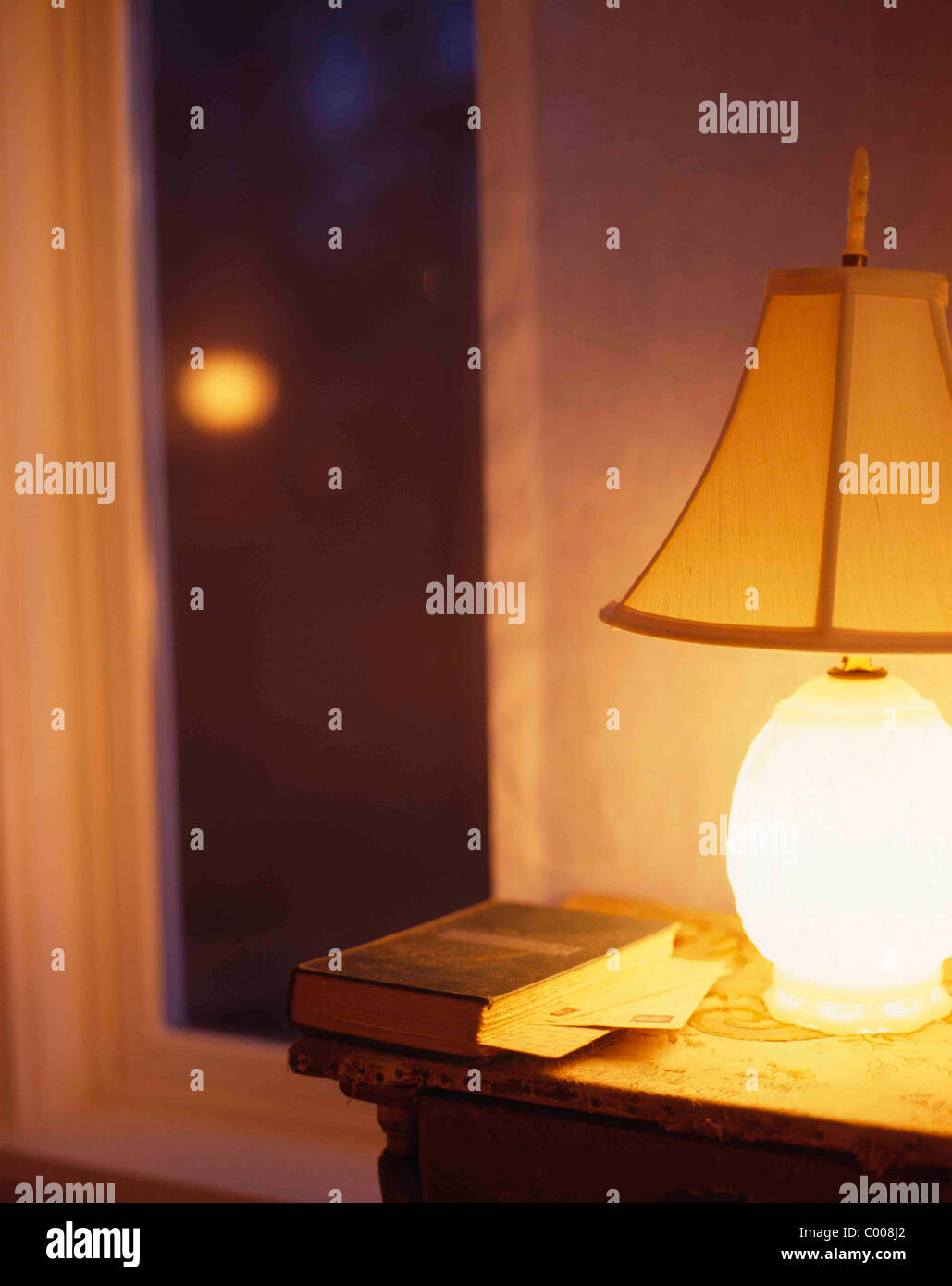 Bedtime story telling hi-res stock photography and images - Alamy