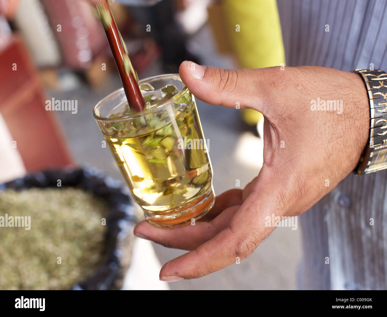 Dubai tea hi-res stock photography and images - Alamy