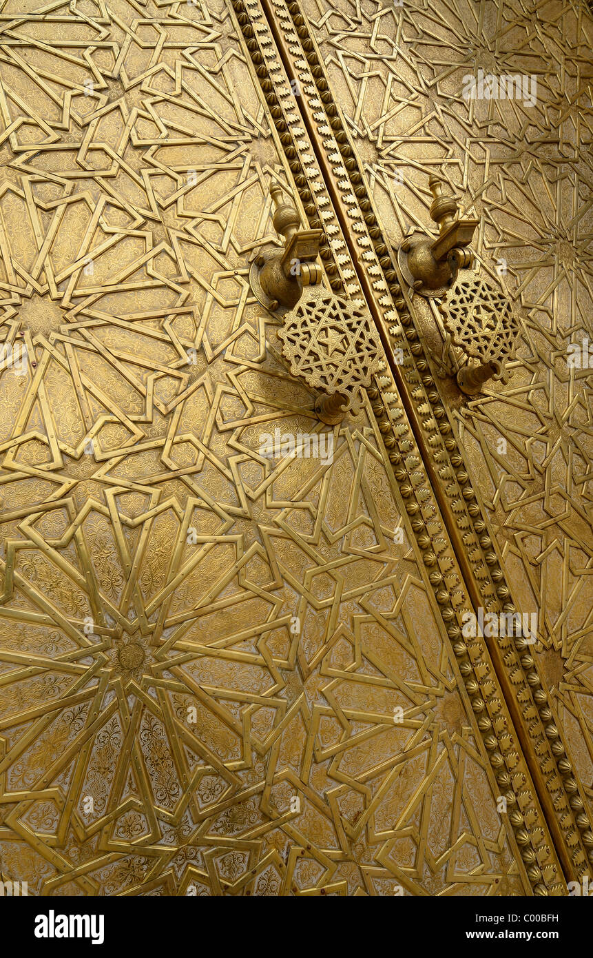 Engraved doors hi-res stock photography and images - Alamy