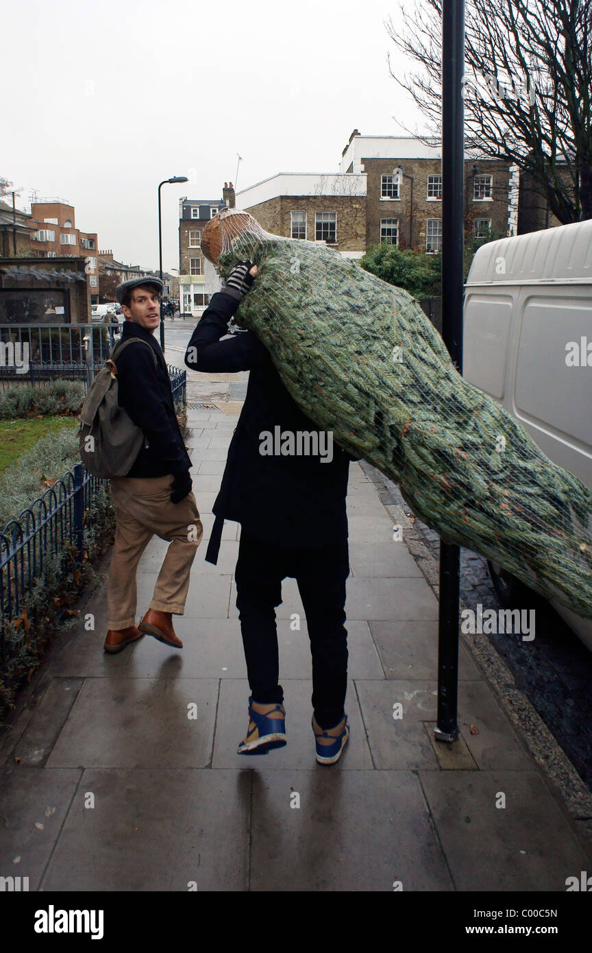 Carrying christmas tree london hi-res stock photography and images - Alamy