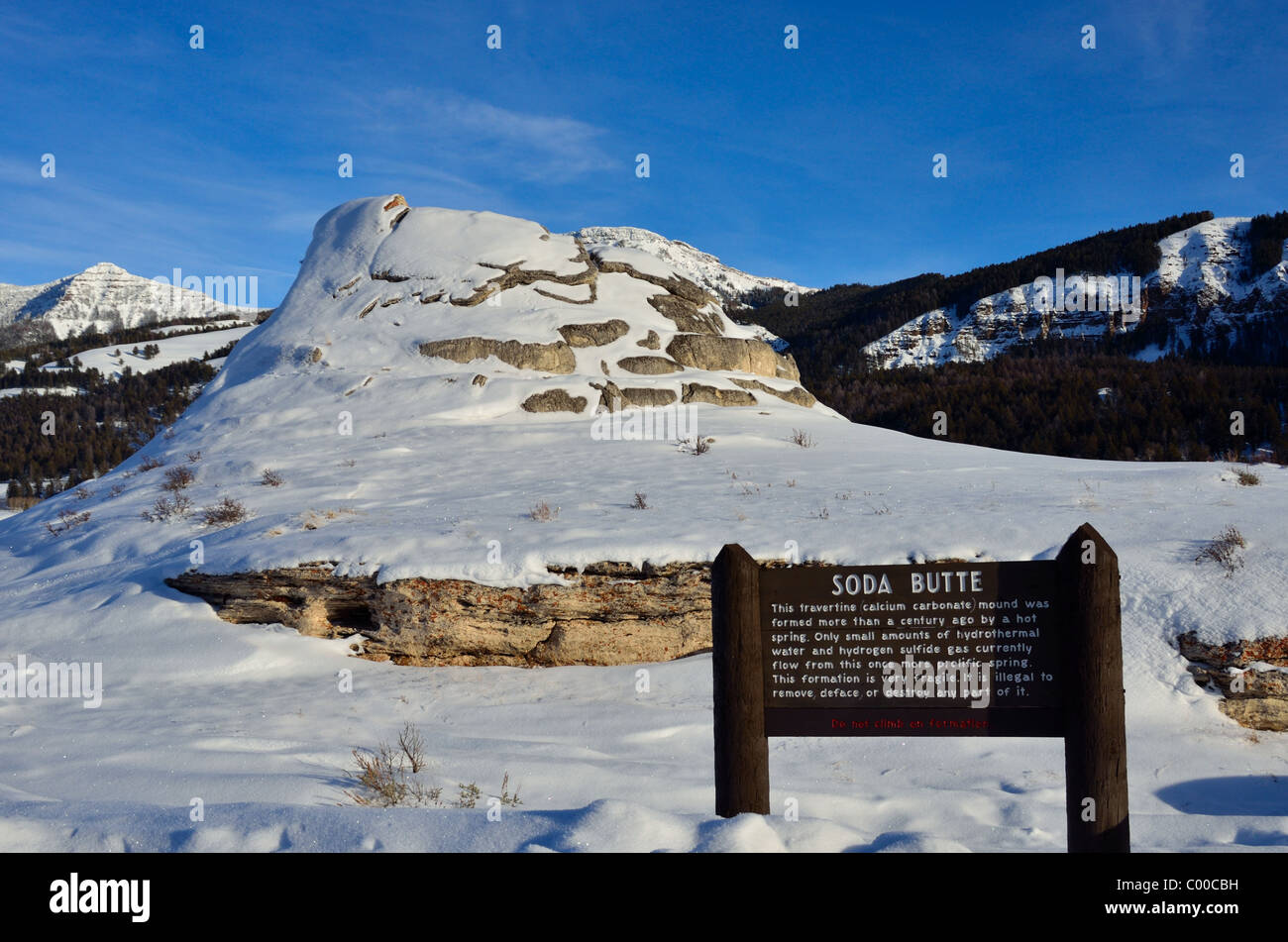Yellowstone valley in national park hi-res stock photography and images ...