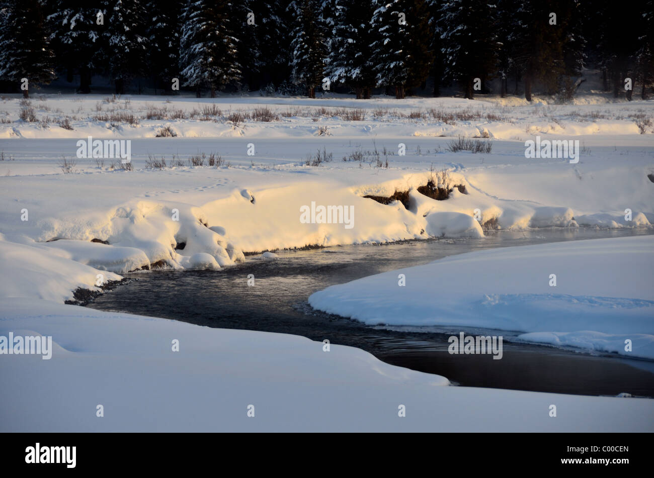 Bank snow hi-res stock photography and images - Alamy