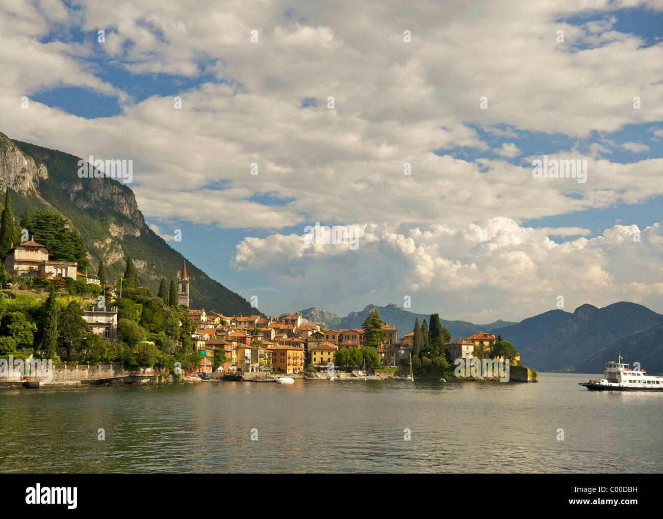 Lakeshore village hi-res stock photography and images - Alamy